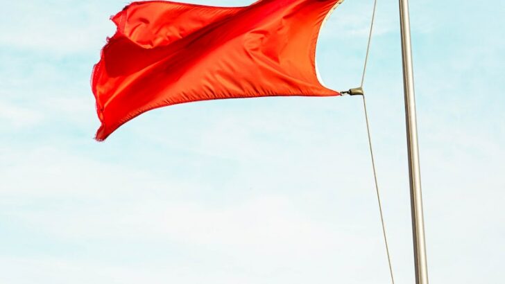 9 Tinder red flags you should avoid - Poke Match