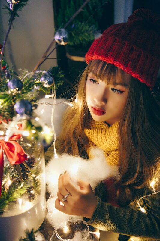 Single at Christmas: what to do and avoid - Poke Match