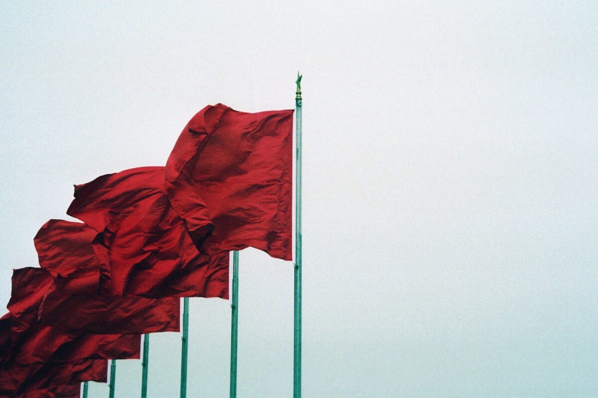 9 Tinder red flags you should avoid - Poke Match