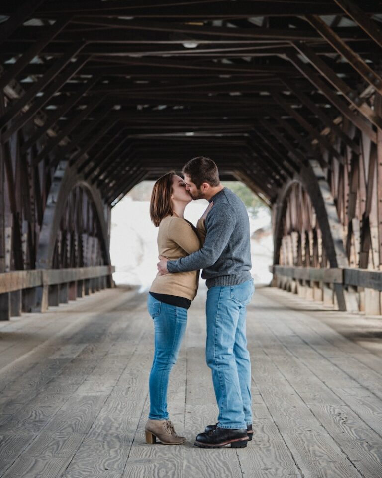 Signs a married man is pursuing you: and what to do - Poke Match
