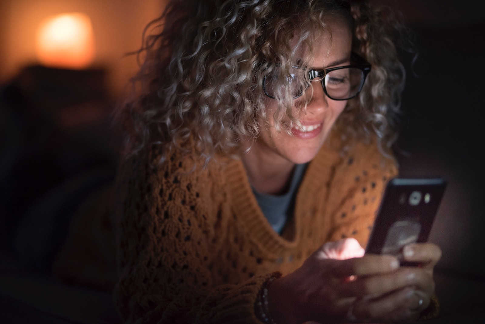 When He Texts You at 3am: Decoding Late Night Messages - Poke Match