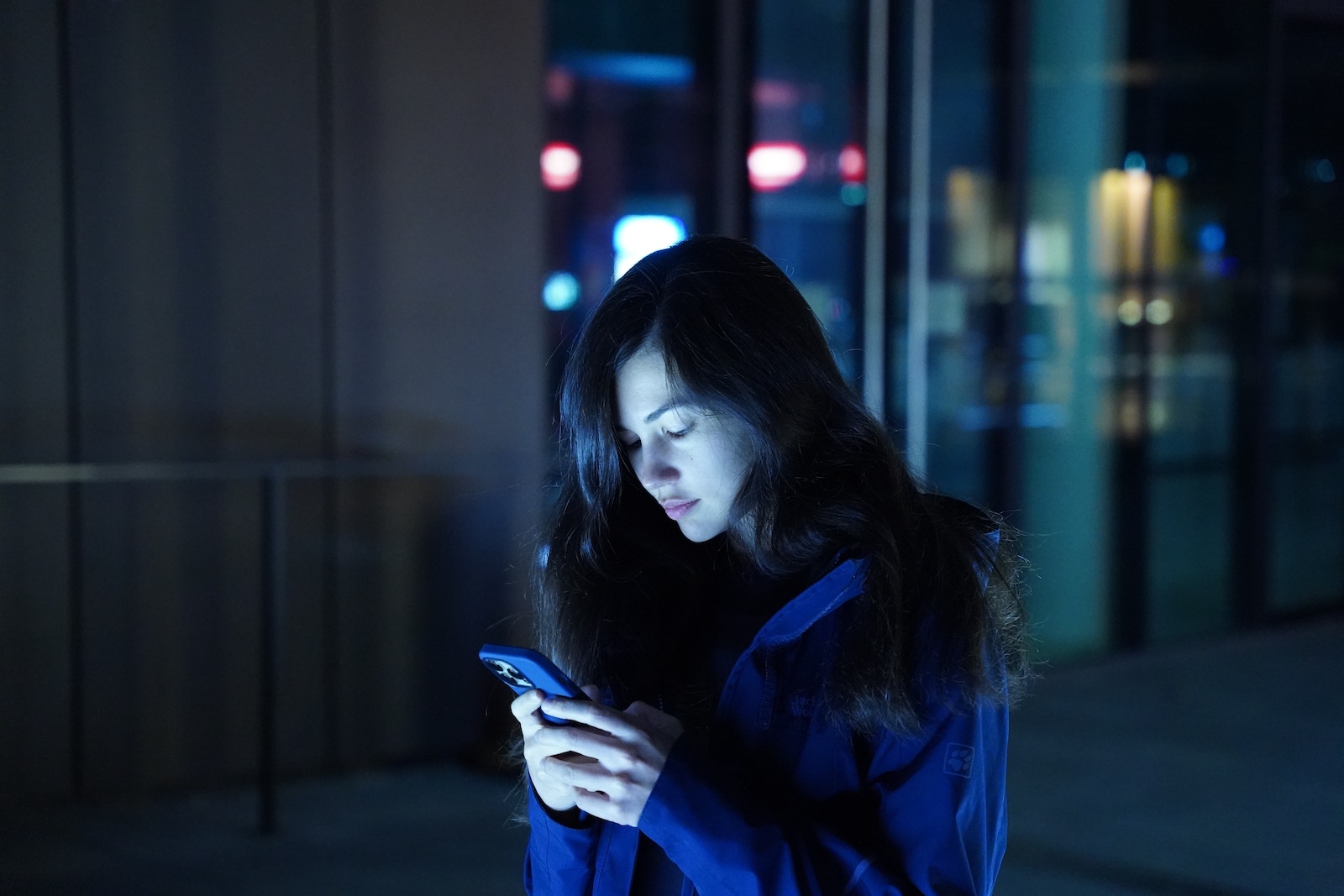 When He Texts You at 3am: Decoding Late Night Messages - Poke Match